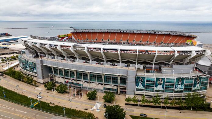 Conheça o Huntington Bank Field, a arena da NFL que acolhe o Brasil ...